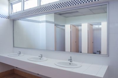 Precise and Stylish Mirror Installation Solutions